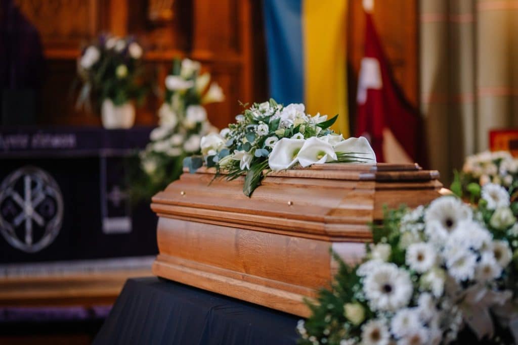 Encuesta revela: Españoles consideran esencial el servicio funerario y ...